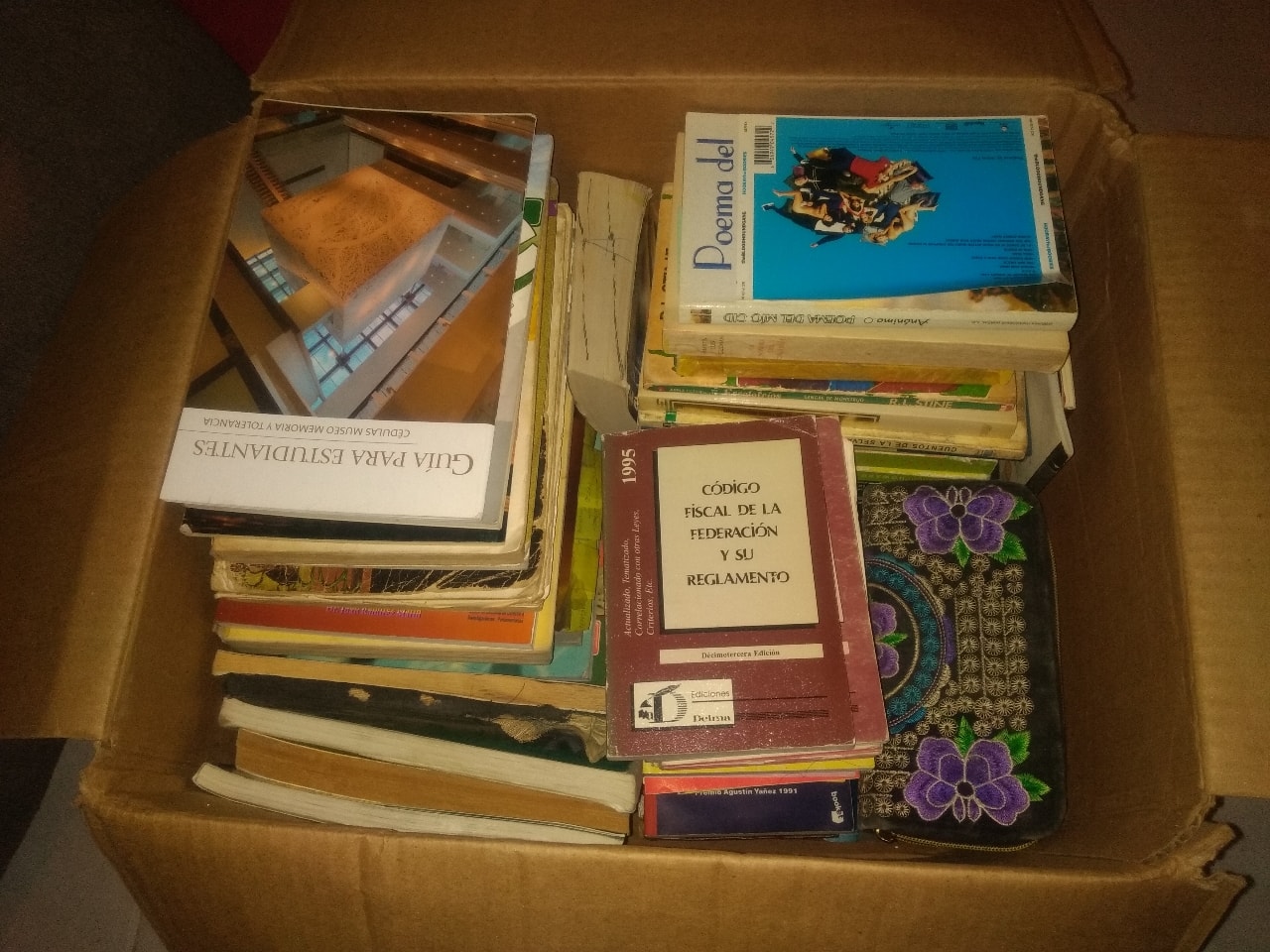 🇲🇽 Caja llena con libros 🇲🇽 - OLIO
